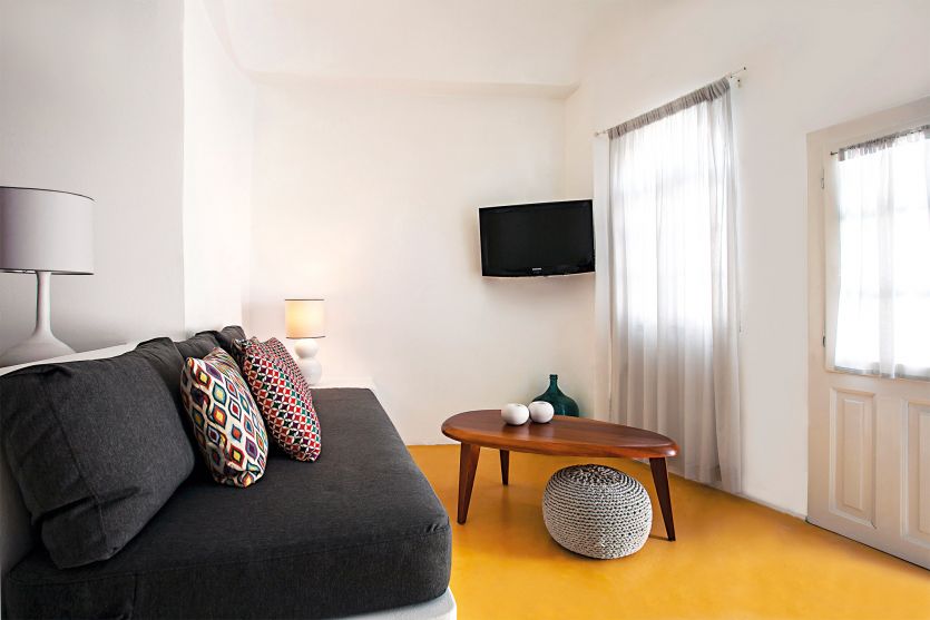 Senior Suite | Remezzo Suites | Suites in Imerovigli Santorini